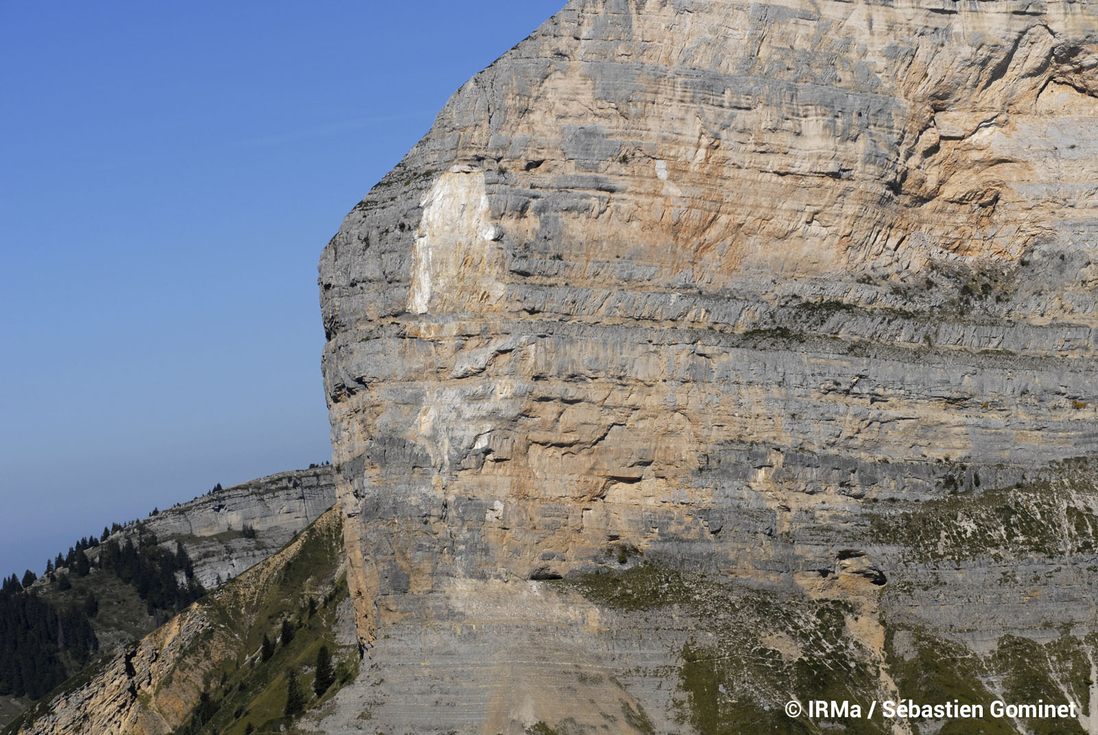 PLATEAU-DES-PETITES-ROCHES : éboulement - Catastrophes naturelles ...