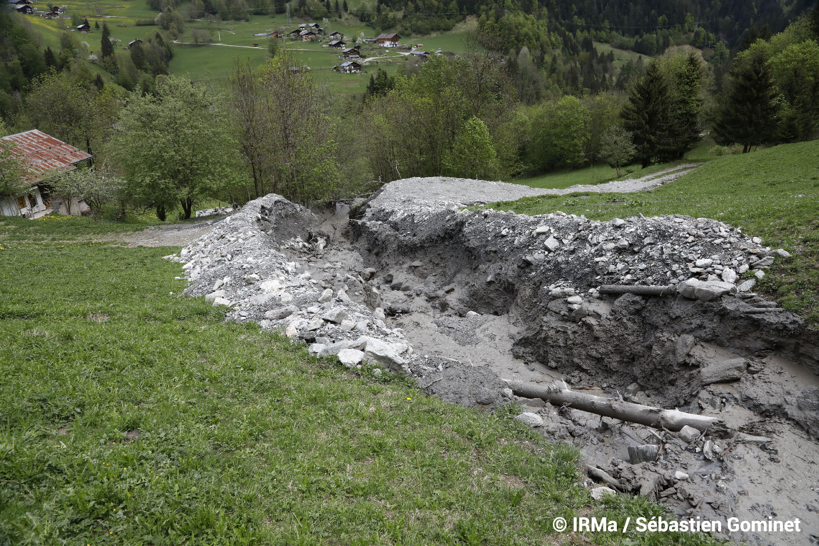 BEAUFORT : glissement de terrain - Catastrophes naturelles - Glissement ...